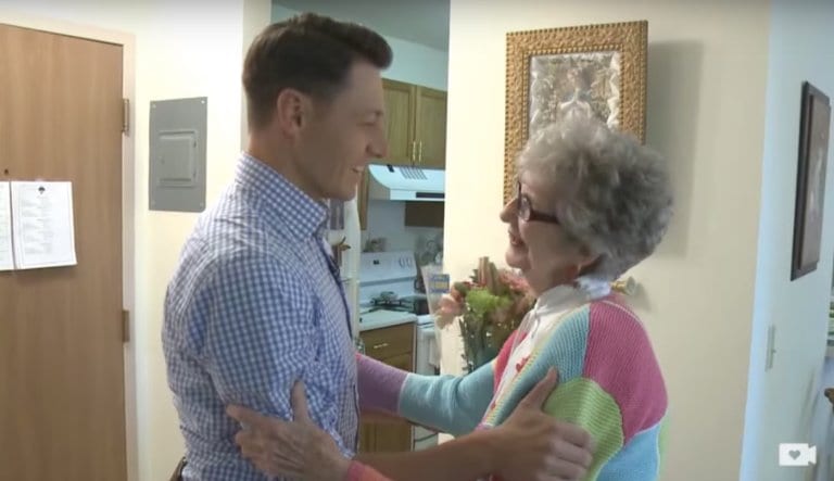 Student Has Emotional Reunion with Kindergarten Teacher After 30 Years